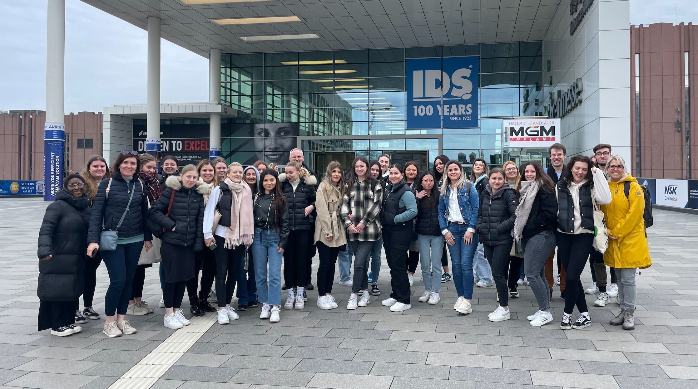 Zahnis unterwegs | Berufskolleg Schloß Neuhaus